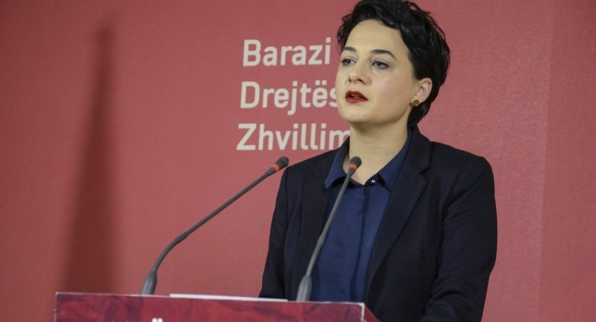 Fitore Pacolli shkruan për arritjet e Ministrisë, s'i përmend bastisjet ...