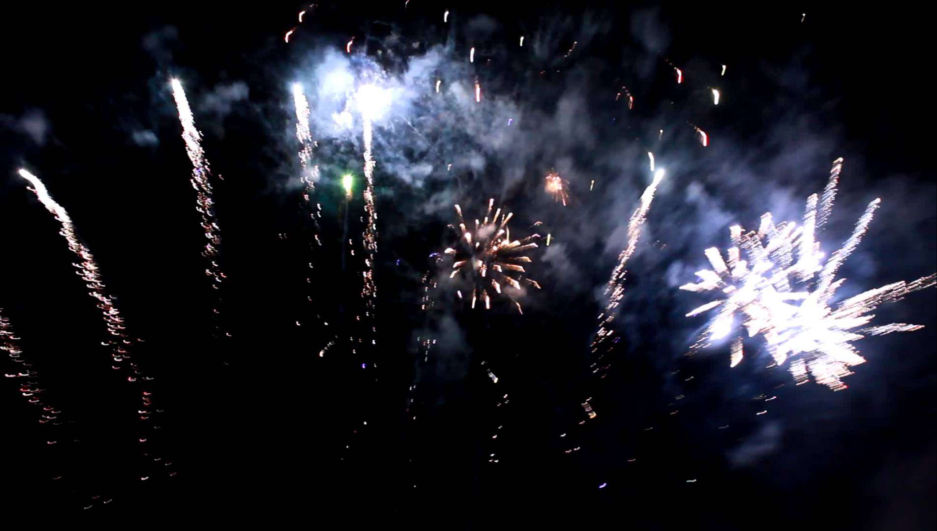 Matoshi kërkon ndalimin e ndezjes së fishekzjarrëve dhe mjeteve ...