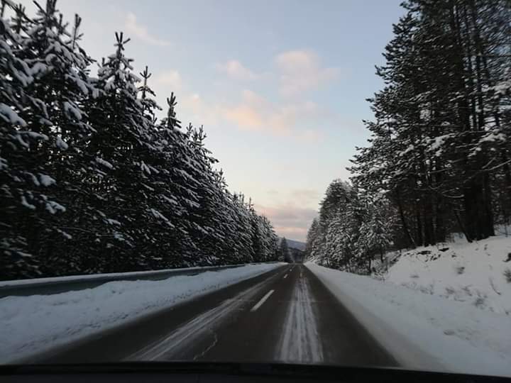Mjegulla dhe ngrica në rrugë, Policia apelon për kujdes - Gazeta Express