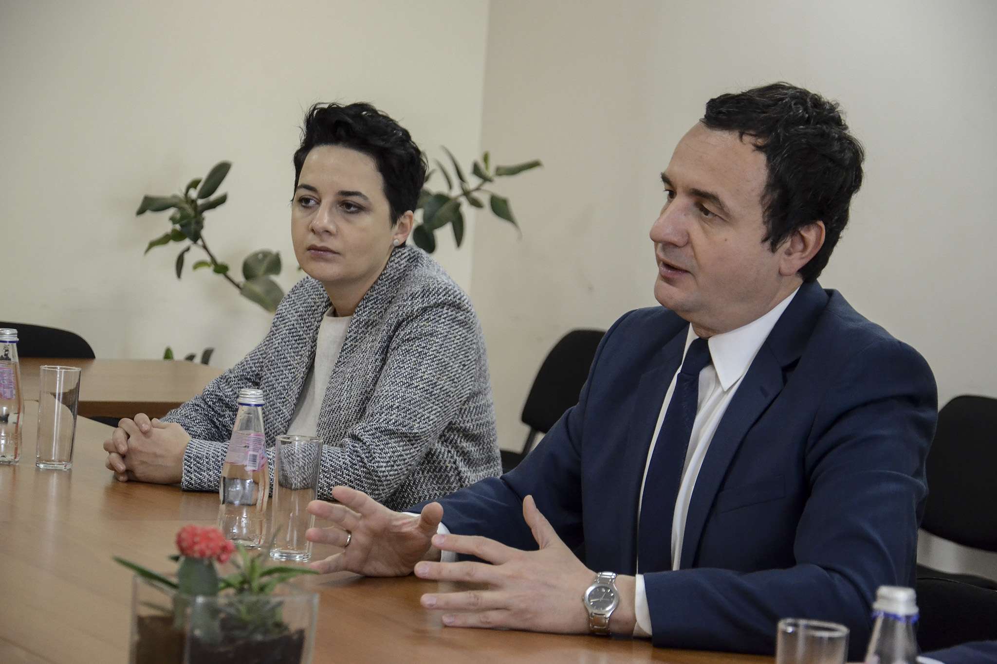 Alarmon deputetja e VV-së: Produktet ushqimore dhe barnat në Kosovë, më ...