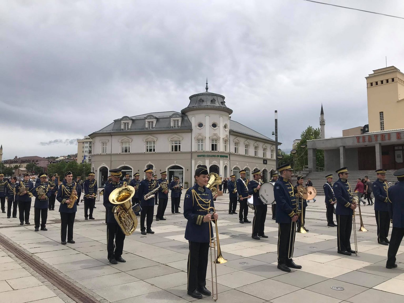 Orkestra Frymore e FSK-së performon në sheshet e kryeqytetit për Ditën ... Orkestra Frymore e FSK-së performon në sheshet e kryeqytetit për Ditën ...