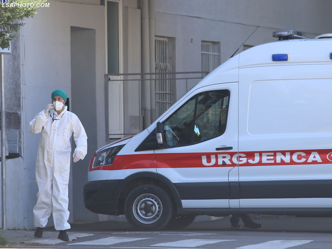Ndërron jetë farmacistja 43-vjeçare, ishte prekur nga Covid-19. Detajet ... Ndërron jetë farmacistja 43-vjeçare, ishte prekur nga Covid-19. Detajet ...