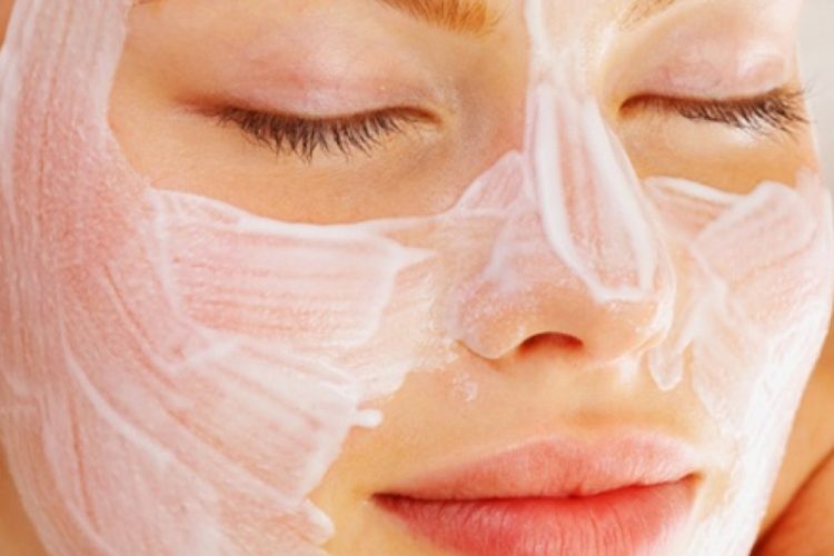 Trajtimi me niseshte dhe vezë që largon çdo papastërti nga fytyra ...