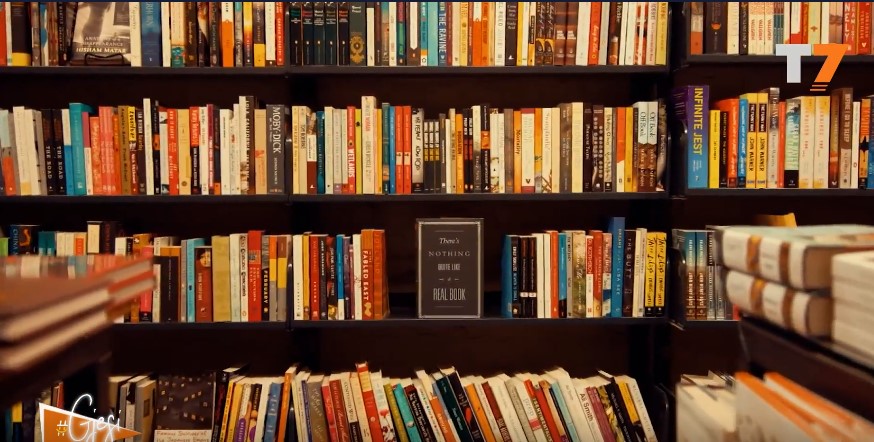 Pesë librat që duhet t’i lexoni patjetër - Gazeta Express