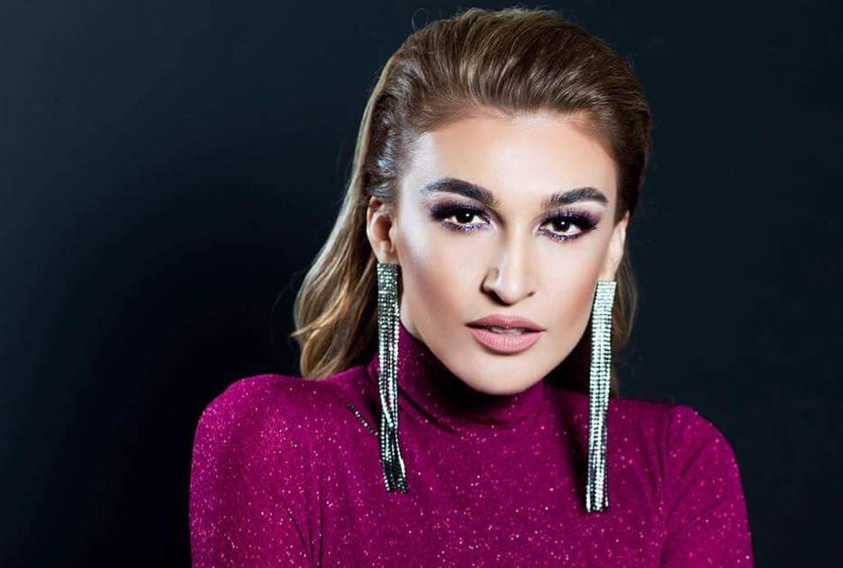 Yllka Kuqi pozon pa grim dhe e publikon foton - Gazeta Express