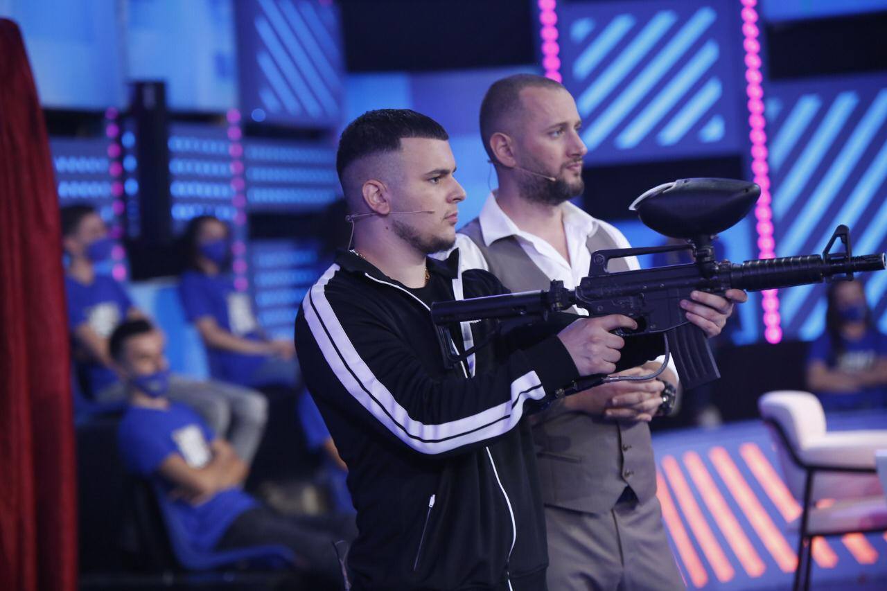 “Do i jepja puthjen e parë", Finem shpreh pëlqimin publikisht ...