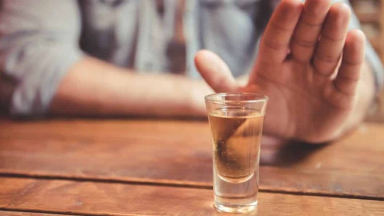 Çfarë i ndodh trupit tuaj kur nuk pini alkool për një muaj - Gazeta Express