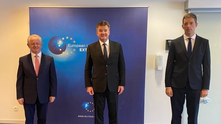 Lajçak zbulon datën e vazhdimit të dialogut Kosovë-Serbi - Gazeta Express Lajçak zbulon datën e vazhdimit të dialogut Kosovë-Serbi - Gazeta Express