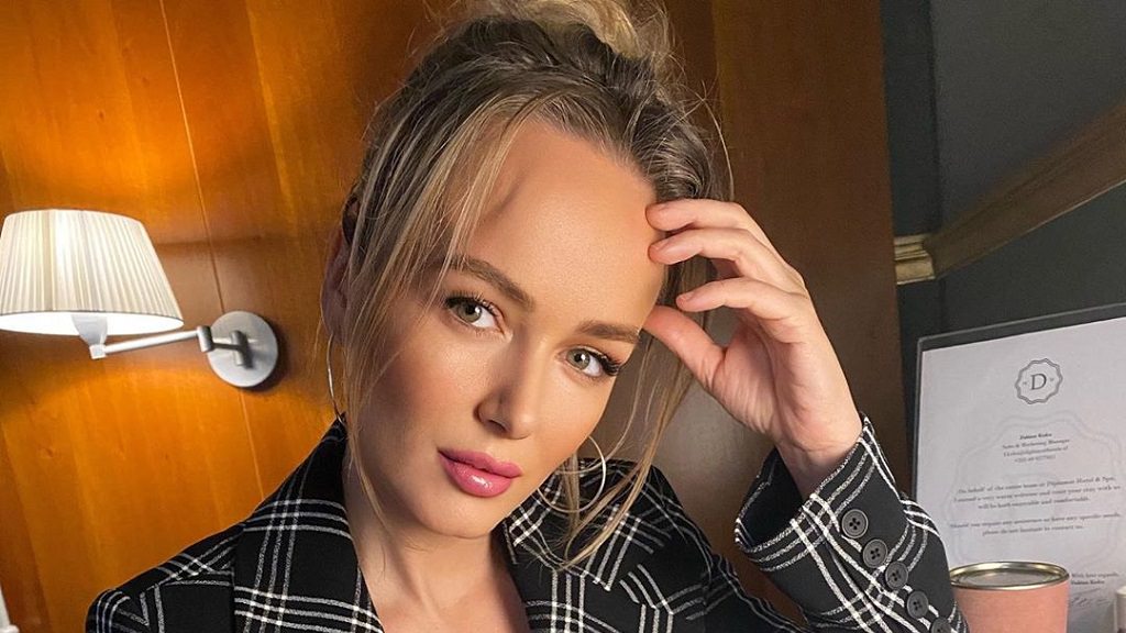 Adriana Matoshi në momente romantike me të dashurin - Gazeta Express