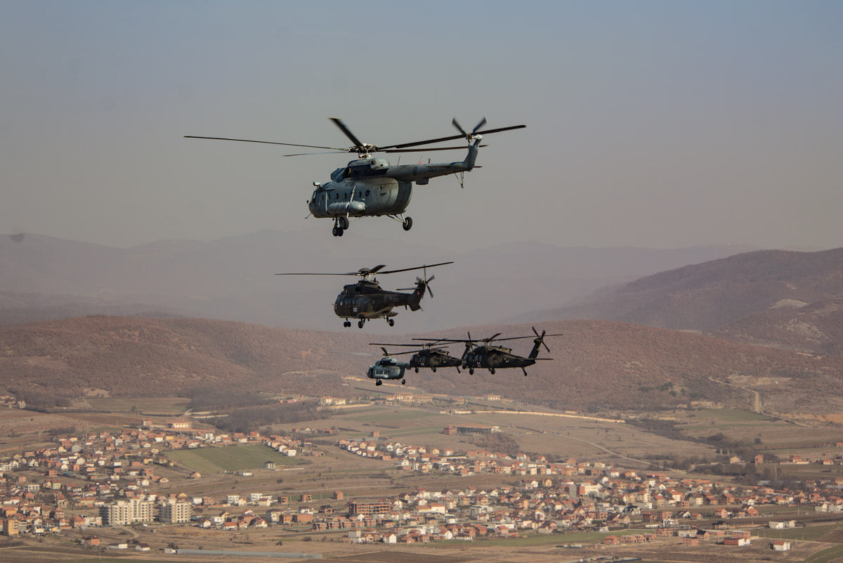 KFOR conducted a multi aircraft training over Kosovo - Gazeta Express