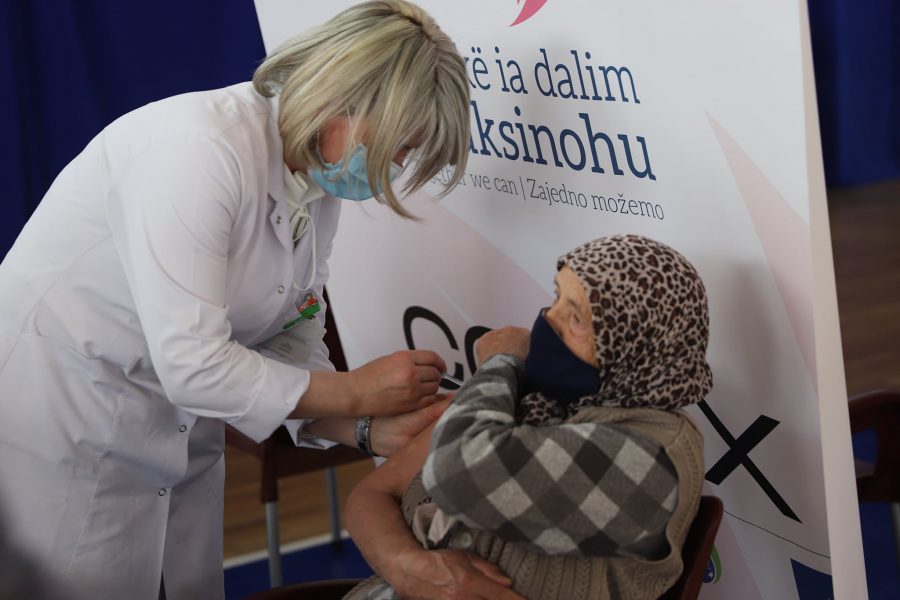 Vaksinimi i të moshuarve vazhdon deri më 22 prill - Gazeta Express Vaksinimi i të moshuarve vazhdon deri më 22 prill - Gazeta Express