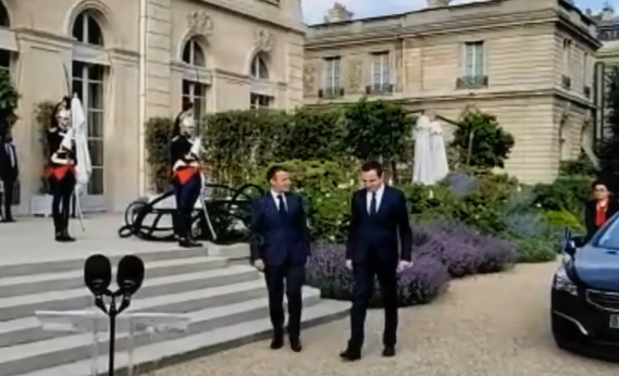 Kurti arrin në Paris, pritet nga Macron para Pallatit Elisee - Gazeta ... Kurti arrin në Paris, pritet nga Macron para Pallatit Elisee - Gazeta ...