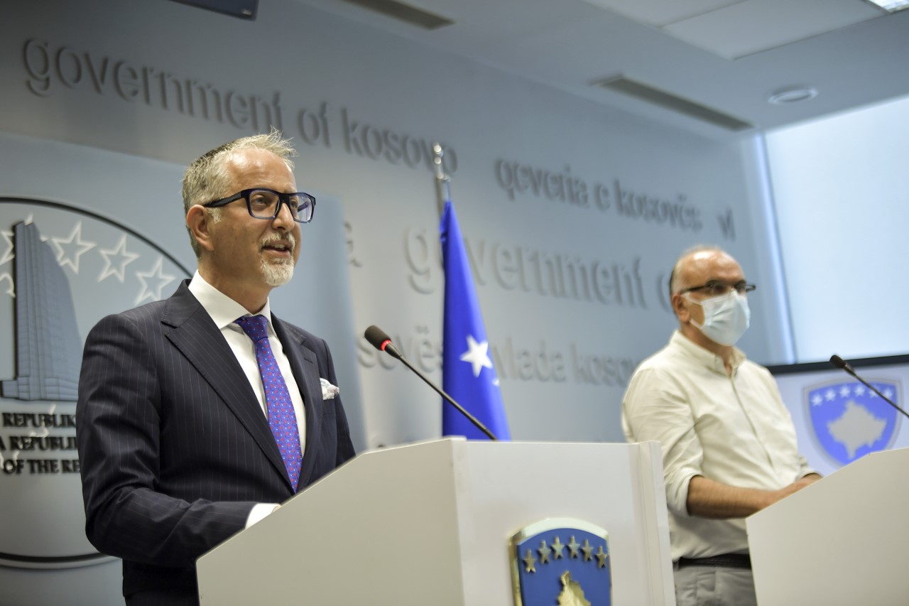 Arben Vitia i shmanget dy herë pyetjes për dorëheqjen e tij - Gazeta ...