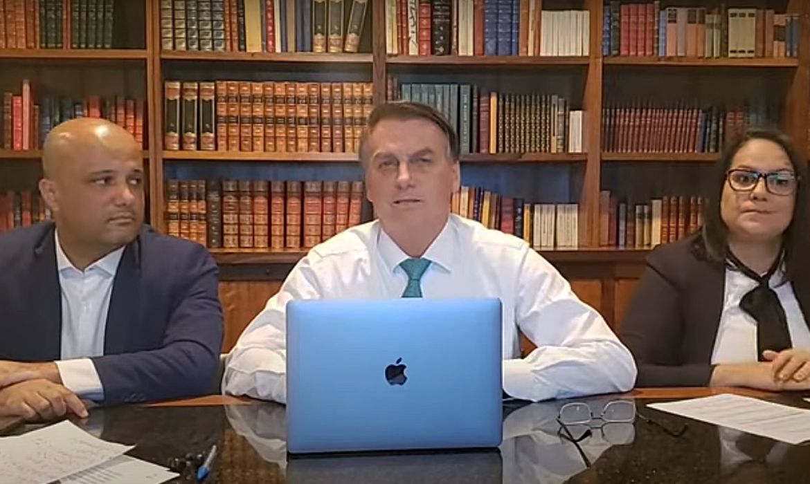I lidhi vaksinat anti-Covid me AIDS-in, Bolsonaros i fshihen videot në ... I lidhi vaksinat anti-Covid me AIDS-in, Bolsonaros i fshihen videot në ...