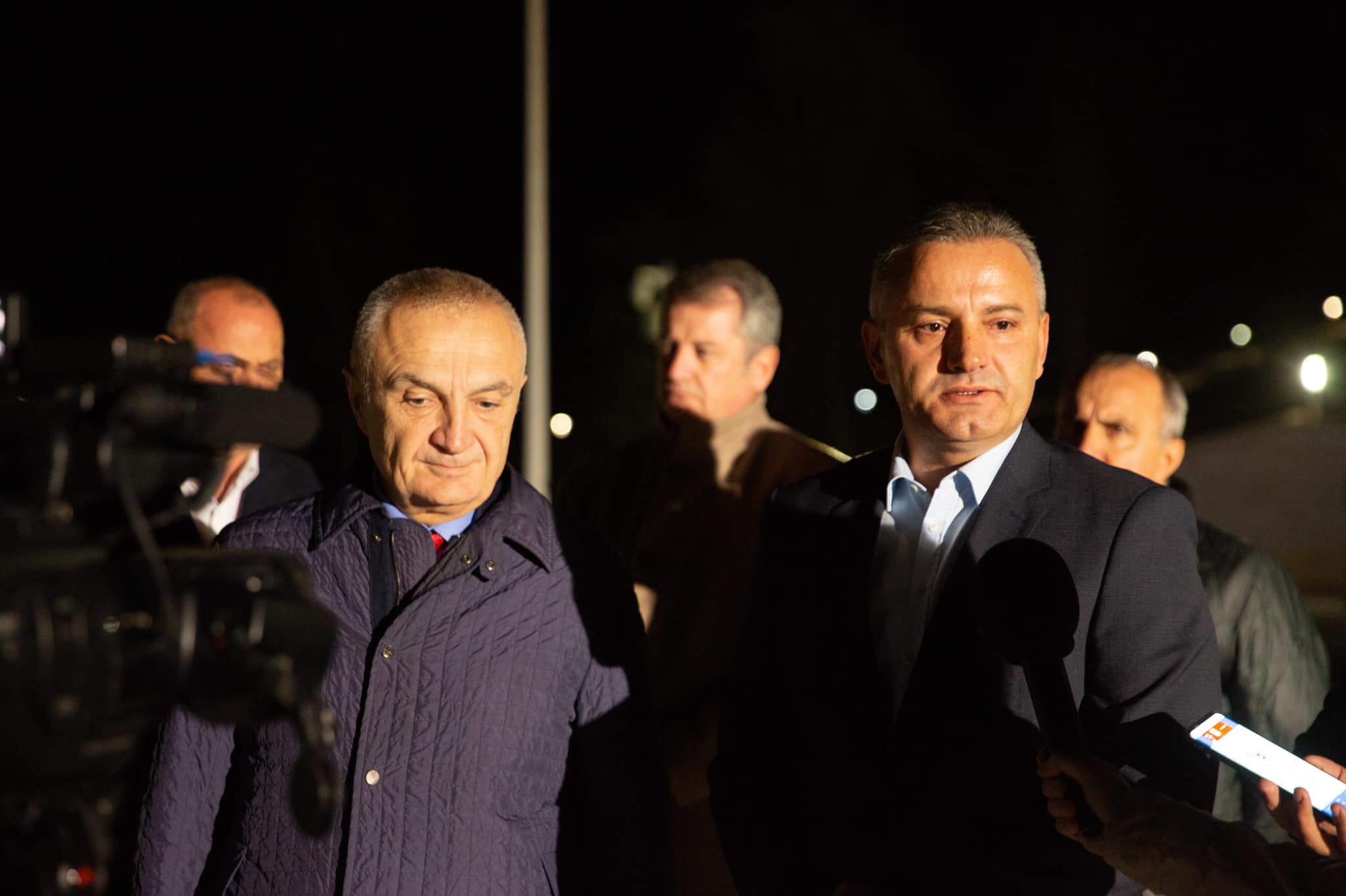 Meta shkon në Prekaz për homazhe, pritet nga Bekim Jashari dhe Ramiz ...