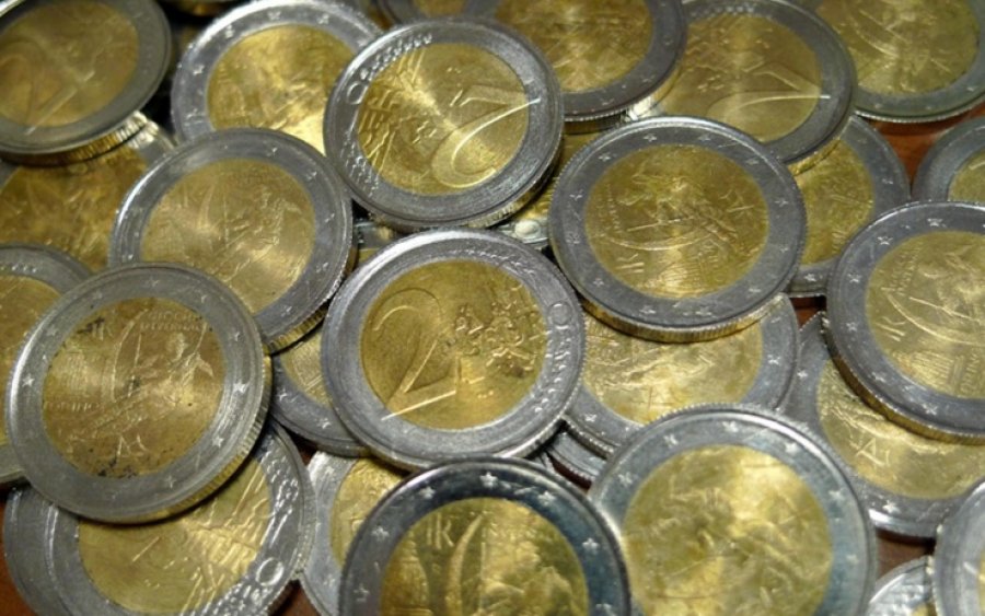 Monedha false prej 1 dhe 2 euro po ua shkurtojnë rrogat puntorëve ...