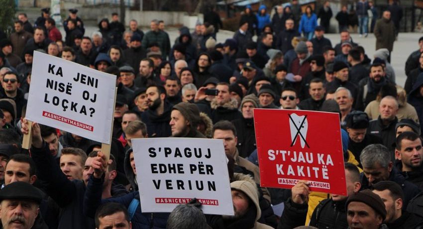 Kritika për Qeverinë e paralajmërim për protesta pas njoftimit për ... Kritika për Qeverinë e paralajmërim për protesta pas njoftimit për ...