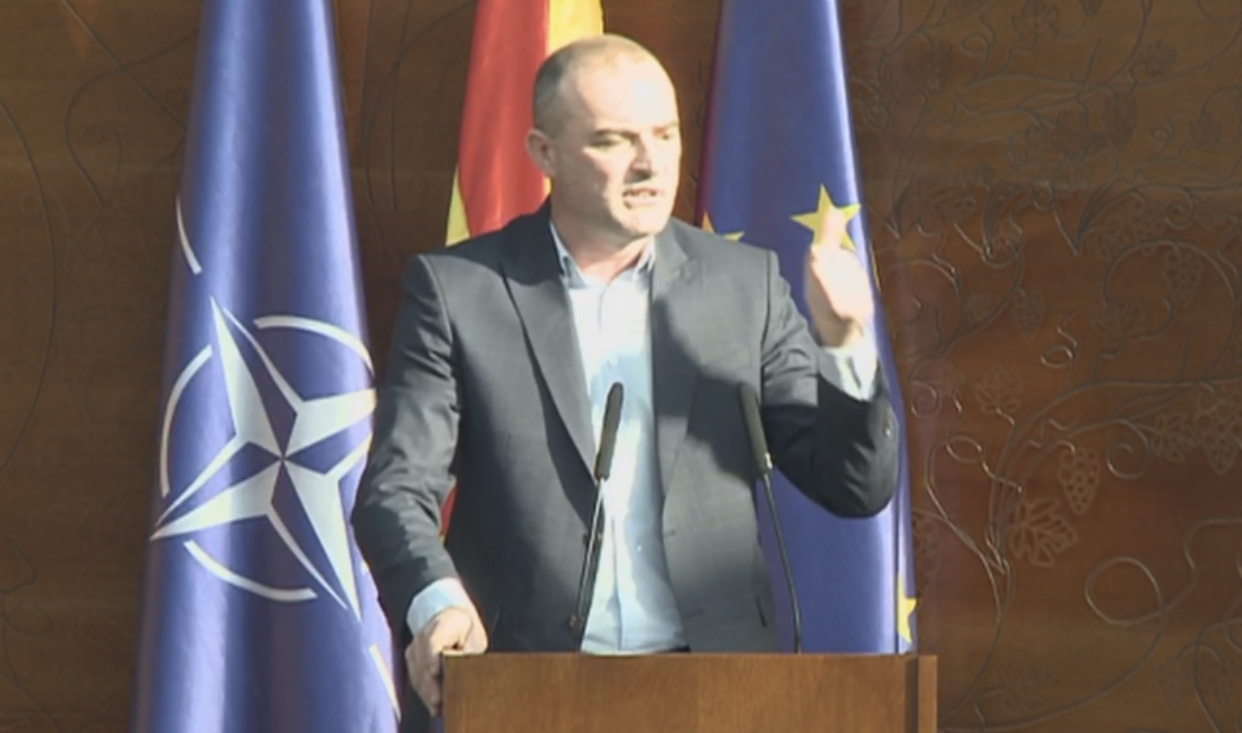 Snopçe: Nuk mund t’i besojmë kësaj qeverie – Mijallkov del e hy kur të ...