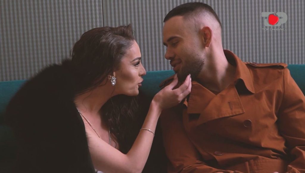 Puthje në buzë? Dalin pamjet e “nxehta” të Anës dhe Erionit - Gazeta ...