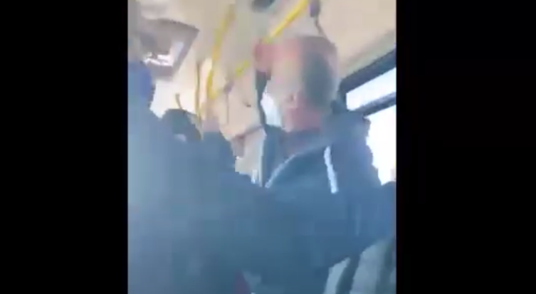 “Mshele gojën se trutë t’i qes” — Përleshje në mes të konduktorit dhe ...