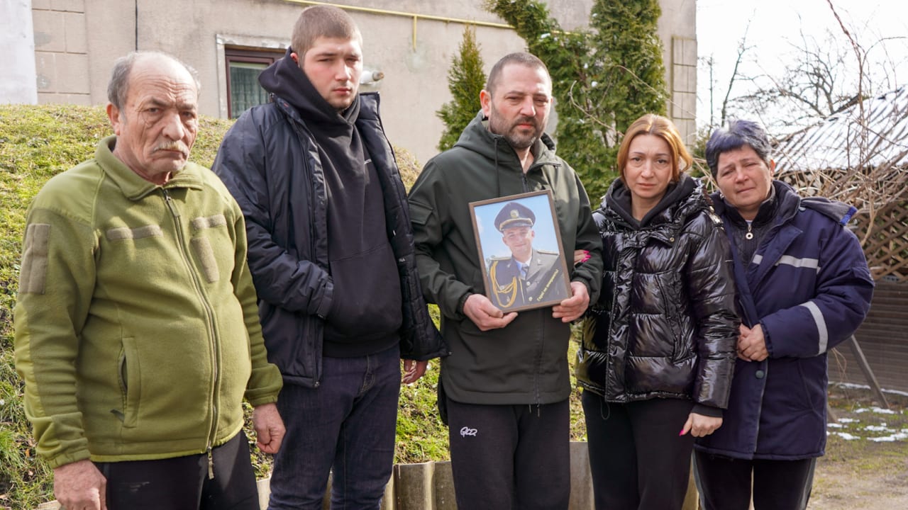 “Putini ma vrau djalin e hareshëm”: Rrëfimi emocionues i babait të ... “Putini ma vrau djalin e hareshëm”: Rrëfimi emocionues i babait të ...