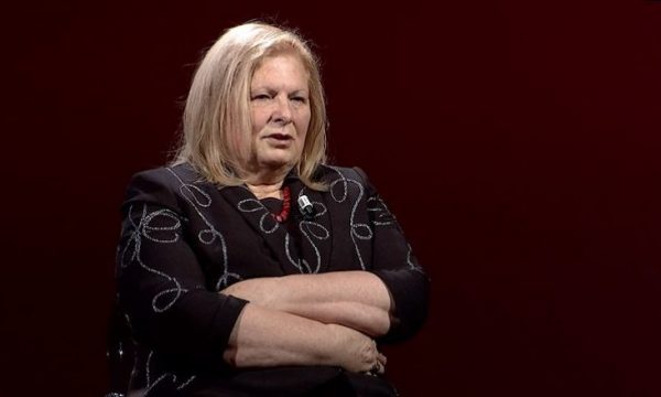 Libra të rinj / Flora Brovina: Bima ime e kuqe - Gazeta Express