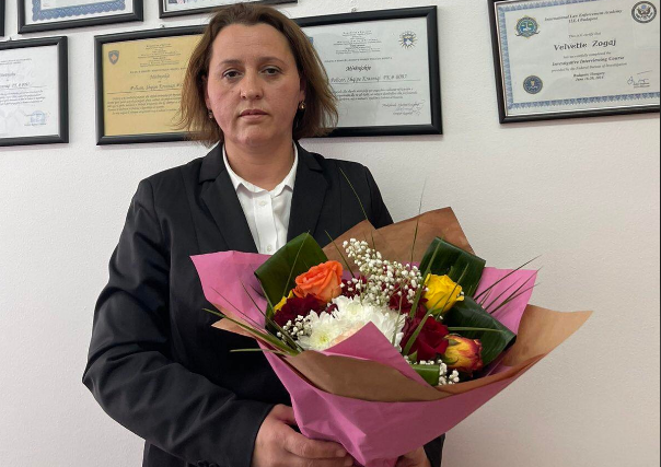 Befasia që e emocionoi ish ushtaren e UÇK-së, tash police e Kosovës ... Befasia që e emocionoi ish ushtaren e UÇK-së, tash police e Kosovës ...