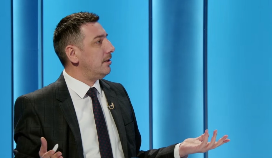 Valon Syla i drejtohet deputetit të VV-së që iu vodhën paratë: 50 mijë ...