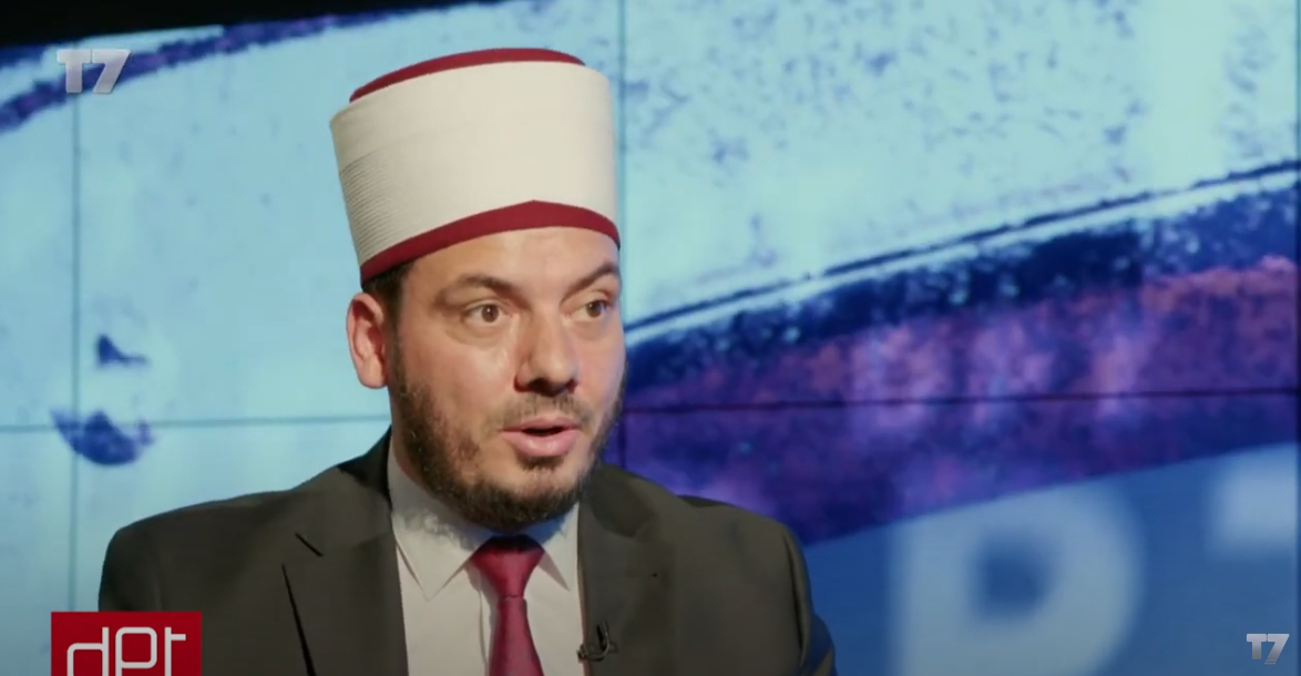 Hoxha Behar Mjekiqi thotë se burri s'duhet t'ia marrë gruas rrogën ...