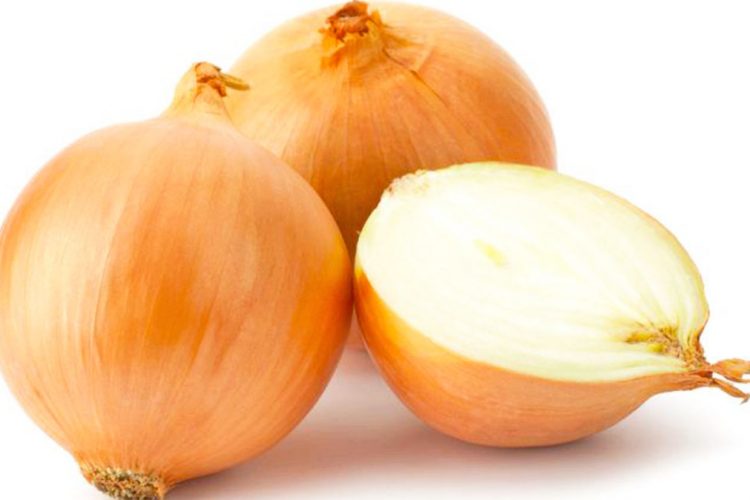 Si të prisni qepët dhe të mos qani - Gazeta Express