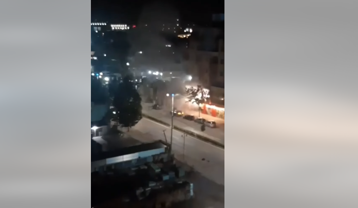 Kamëz/ I vihet tritol një “Audi Q7”, nga shpërthimi thyhen dhe xhamat e ... Kamëz/ I vihet tritol një “Audi Q7”, nga shpërthimi thyhen dhe xhamat e ...