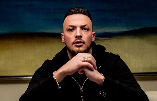 Azet përfshihet në aksident të lehtë komunikacioni në Prishtinë ...