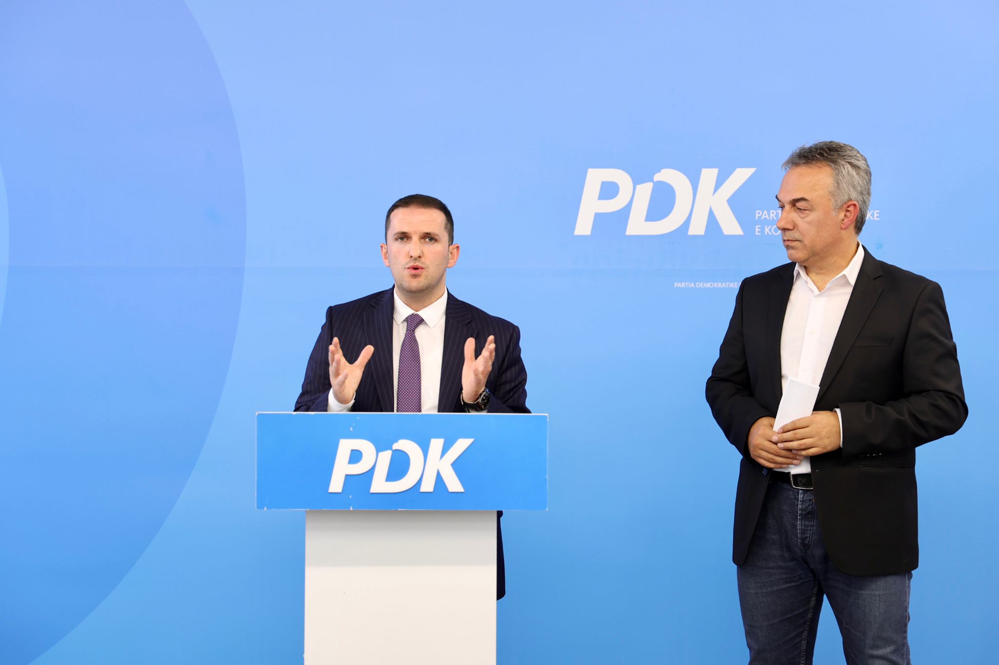 PDK do ta çojë në Kushtetuese punën e shtrenjtimit të rrymës: Supremja ...