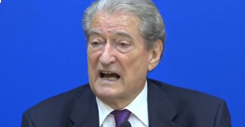 Berisha thirrje anëtarëve të bordeve për çmimet: Jepni dorëheqjen, mos ... Berisha thirrje anëtarëve të bordeve për çmimet: Jepni dorëheqjen, mos ...