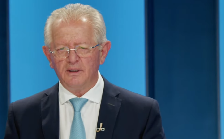 Skënder Hyseni flet me shpërfillje për Adnan Merovcin: Përpiqet me ia ...