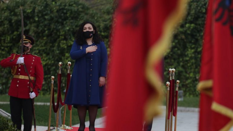 Vjosa Osmani shkon në Shqipëri për inaugurimin e presidentit të ri ... Vjosa Osmani shkon në Shqipëri për inaugurimin e presidentit të ri ...