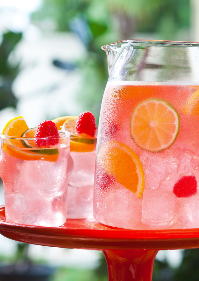 Një koktej vere: Margarita e lehtë, një kombinim me dredhëza, manaferrë ...