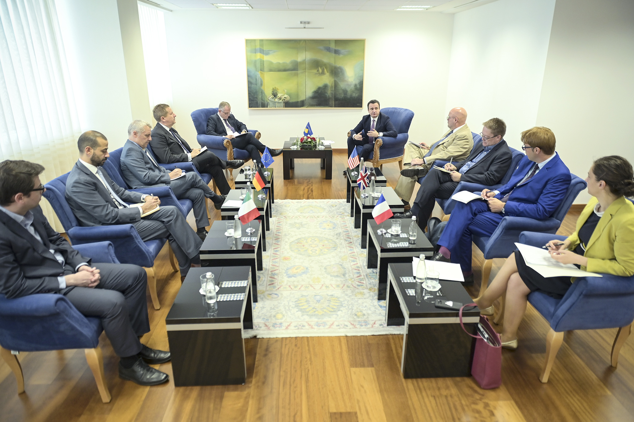 Kurti vazhdon ‘koordinimin', i pret në takim ambasadorët e QUINT’it dhe ... Kurti vazhdon ‘koordinimin', i pret në takim ambasadorët e QUINT’it dhe ...