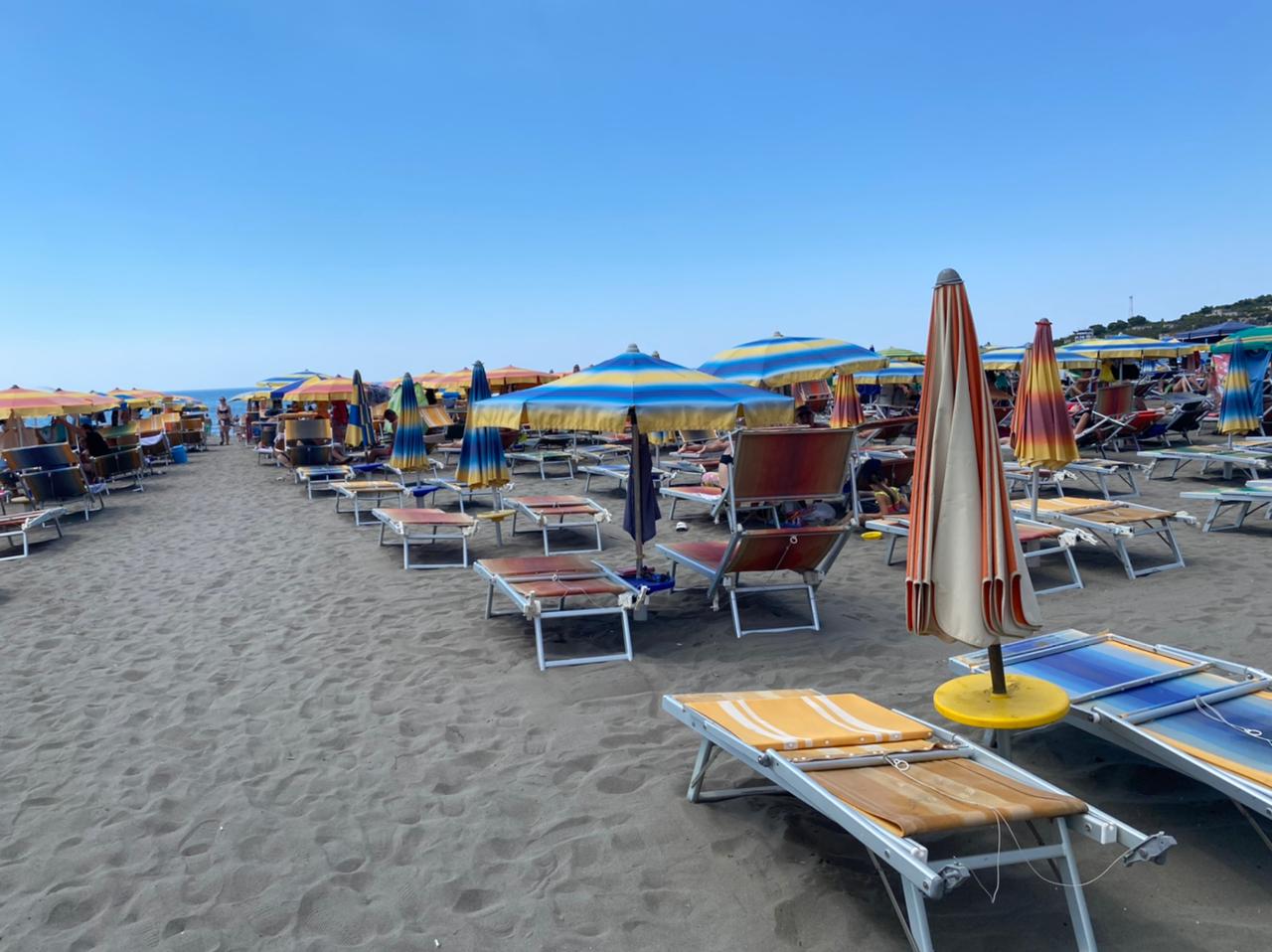 Rritja e çmimeve dhe rënia e euros, “boshatiset” plazhi i Shëngjinit ... Rritja e çmimeve dhe rënia e euros, “boshatiset” plazhi i Shëngjinit ...
