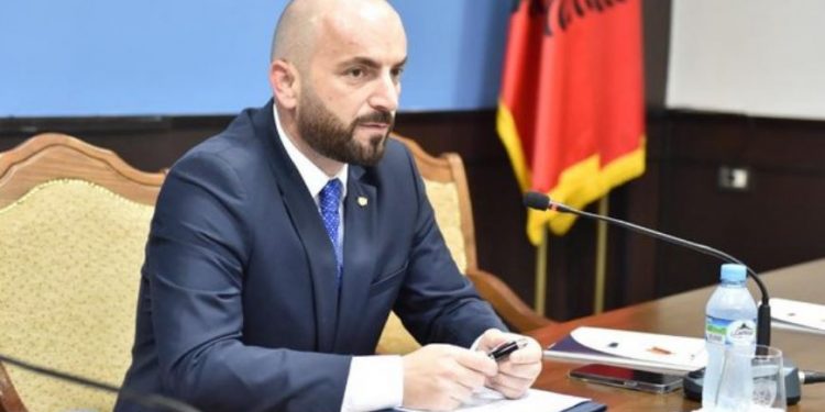 Tragjedia në Himarë, reagon reagon Gledis Nano, përjashton nga policia ... Tragjedia në Himarë, reagon reagon Gledis Nano, përjashton nga policia ...