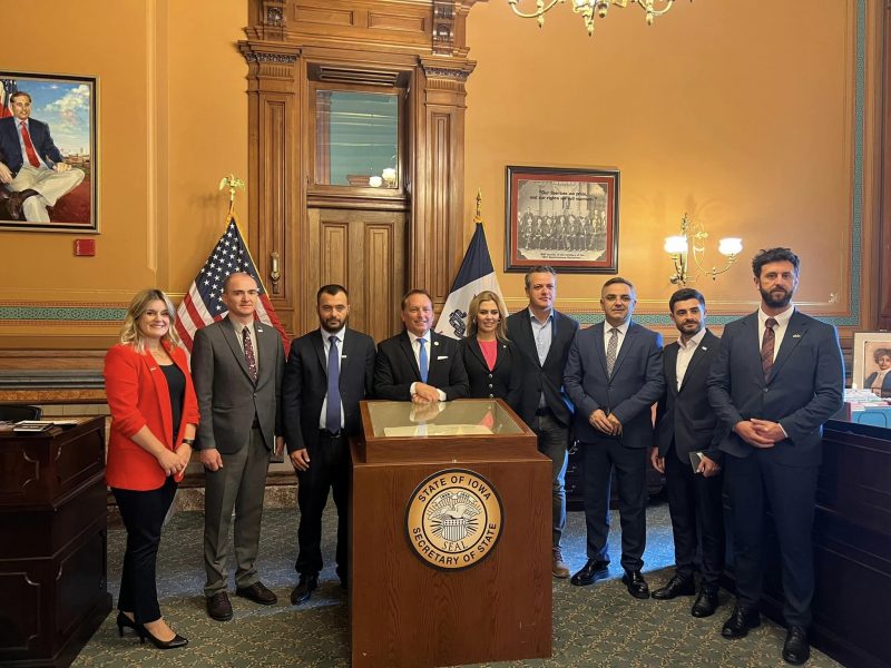 Deputetët e Kosovës në Iowa, diskutojnë mundësitë për t'i ndihmuar ... Deputetët e Kosovës në Iowa, diskutojnë mundësitë për t'i ndihmuar ...