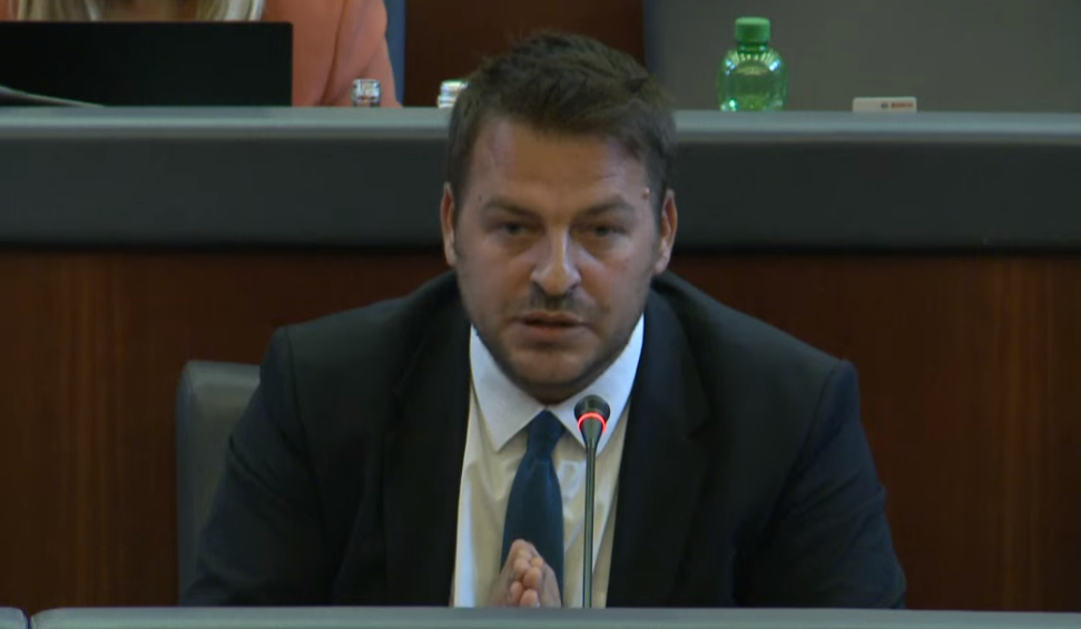 Muja si njohës i fushës, më 1 shtator e çoi djalin në shkollë, tregon ...