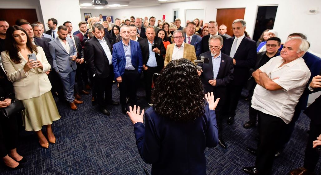 Osmani takohet me kosovarët në New York, i falënderon për krejt çka ata ... Osmani takohet me kosovarët në New York, i falënderon për krejt çka ata ...