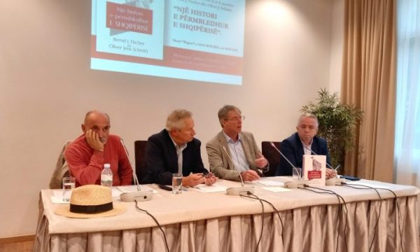 Botohet shqip “Një histori e përmbledhur e Shqipërisë” - Gazeta Express Botohet shqip “Një histori e përmbledhur e Shqipërisë” - Gazeta Express