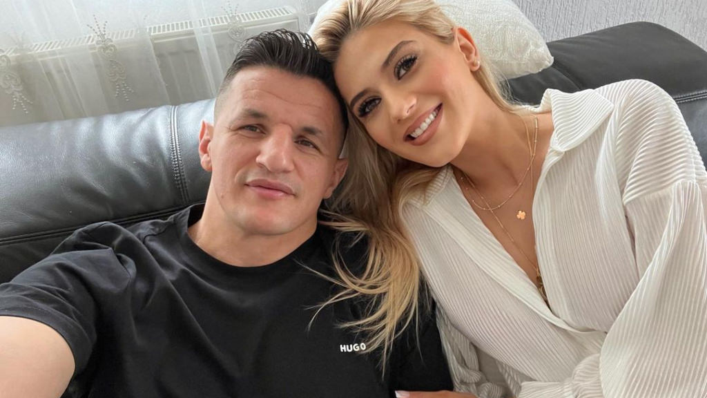 Emri që Robini e Marigona ia vendosën djalit të tyre - Gazeta Express