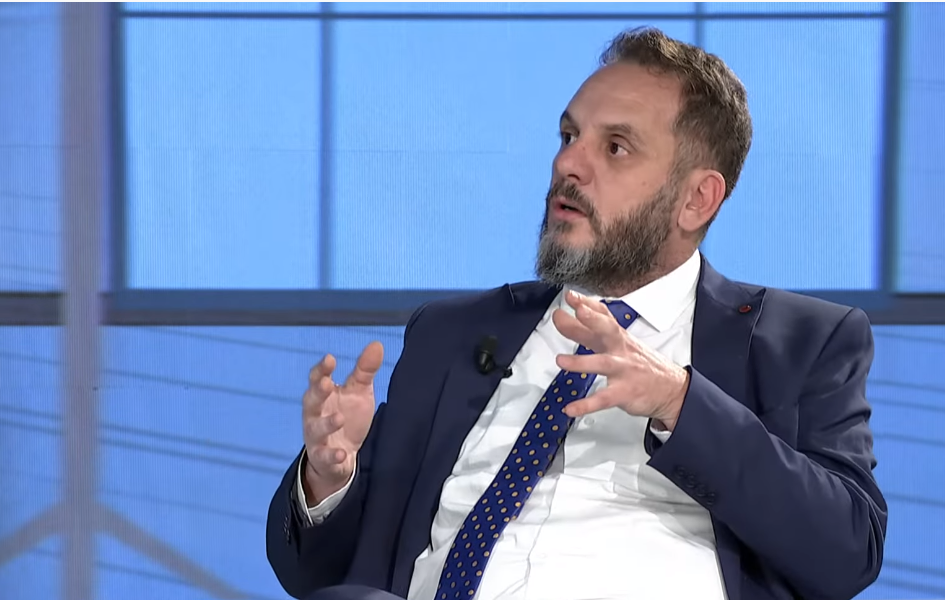 Valon Maloku tregon se si i ka kontrolluar banorët e “It’s my home” te ...