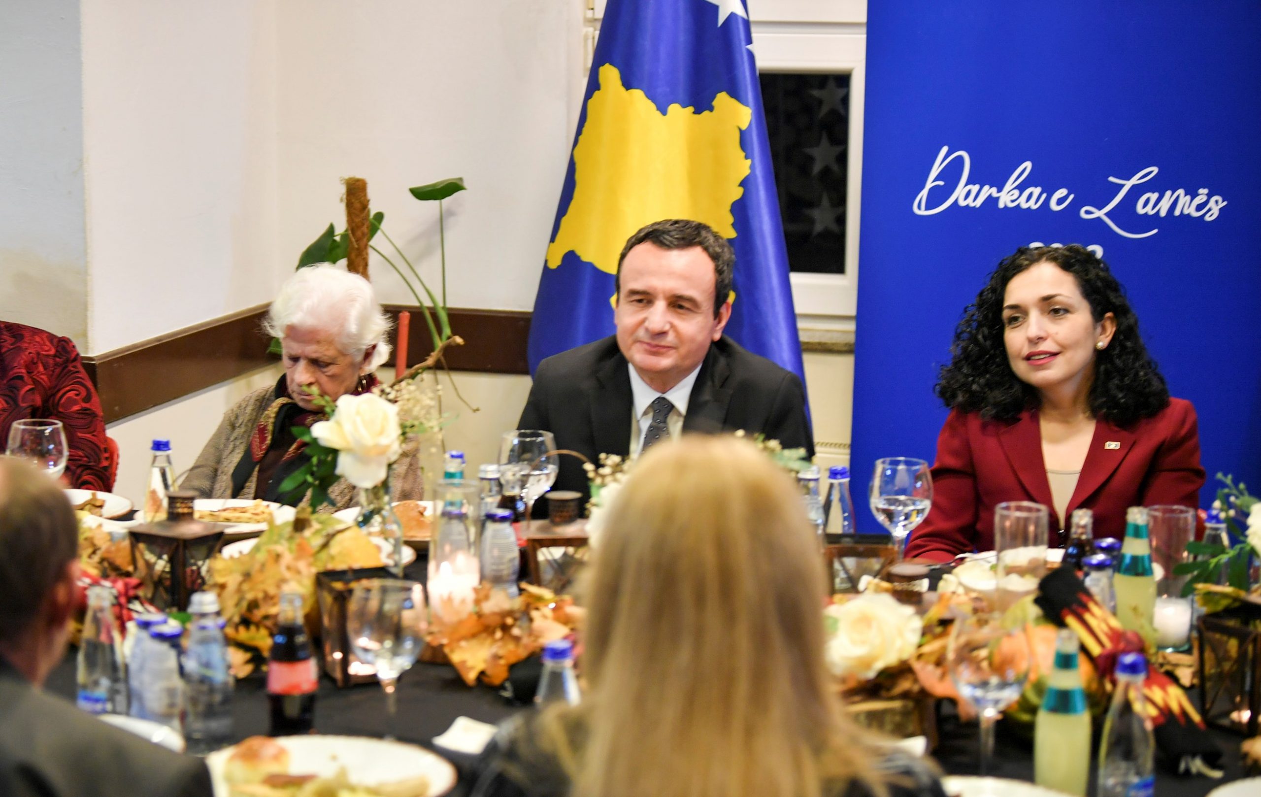 Kurti në Darkën e Lamës të organizuar në Shtëpinë e të Moshuarve në ... Kurti në Darkën e Lamës të organizuar në Shtëpinë e të Moshuarve në ...