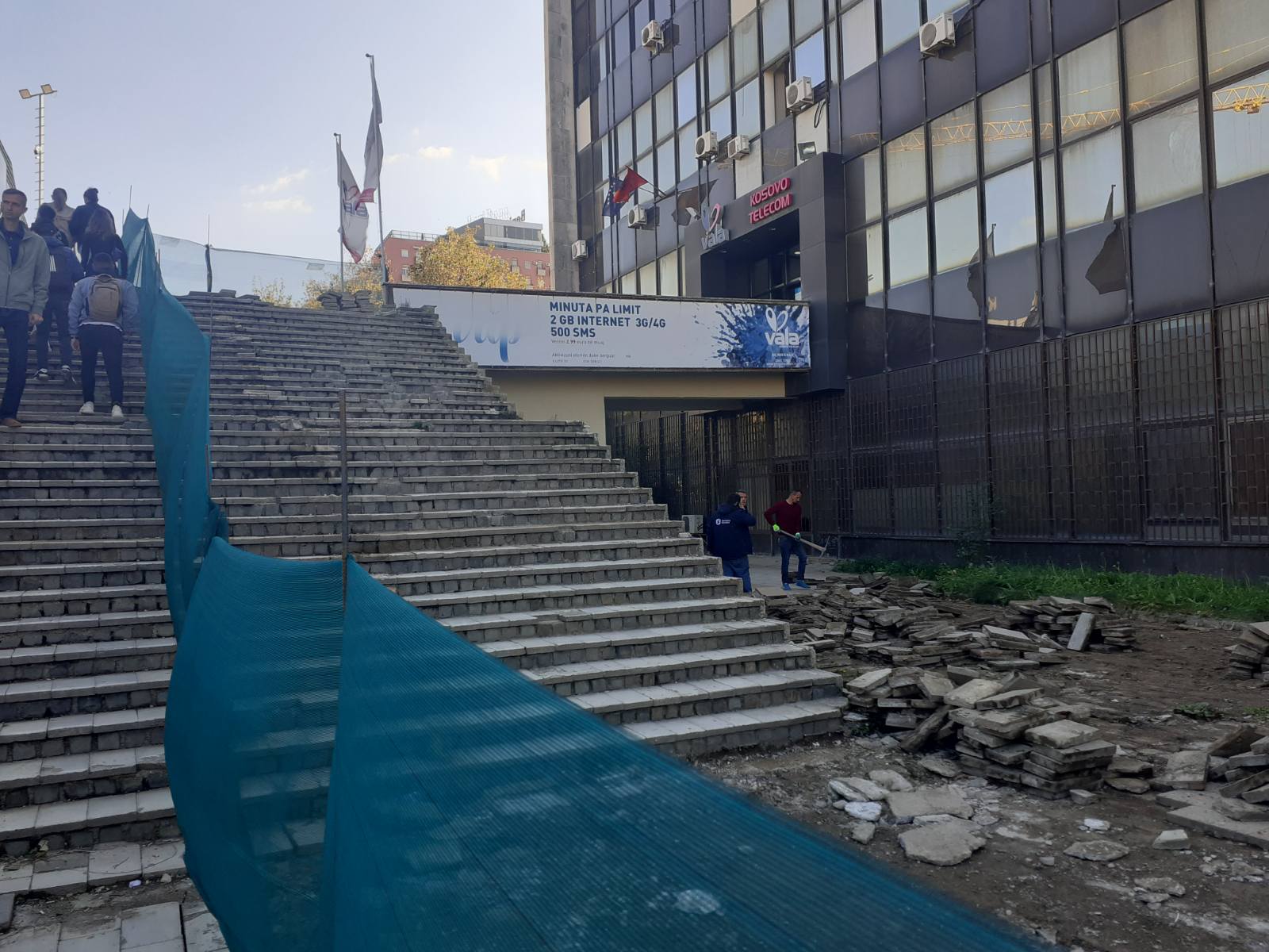 Ishin makthi i çdokujt që kalonte andej, nis rregullimi i shkallëve ...