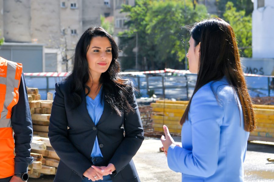 Durrës, Balluku: Të prekurit nga tërmeti do futen në shtëpitë e reja në ... Durrës, Balluku: Të prekurit nga tërmeti do futen në shtëpitë e reja në ...