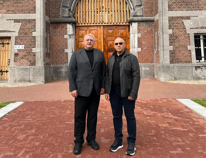 Krerët e FFK-së dhe FSHF-së vizitojnë Hashim Thaçin e Kadri Veselin në ...